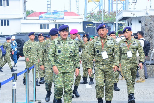 Panglima Kolinlamil Sambut Presiden RI Prabowo Dalam Kegiatan Sailing ...
